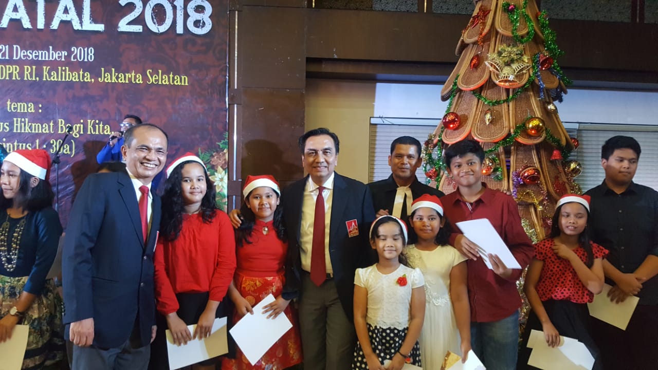 Effendi Simbolon Gelar Simbolon Marnatal 2018 - Bale Bandung