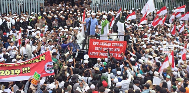 ILUS_PEOPLE_POWER – Balebandung