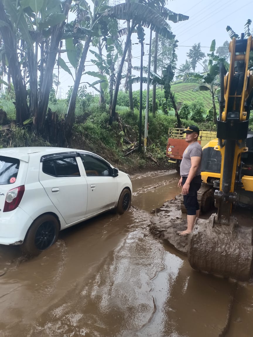Banjir Bandang dan Longsor Terjang Kertasari, Muspika Langsung Turun ...